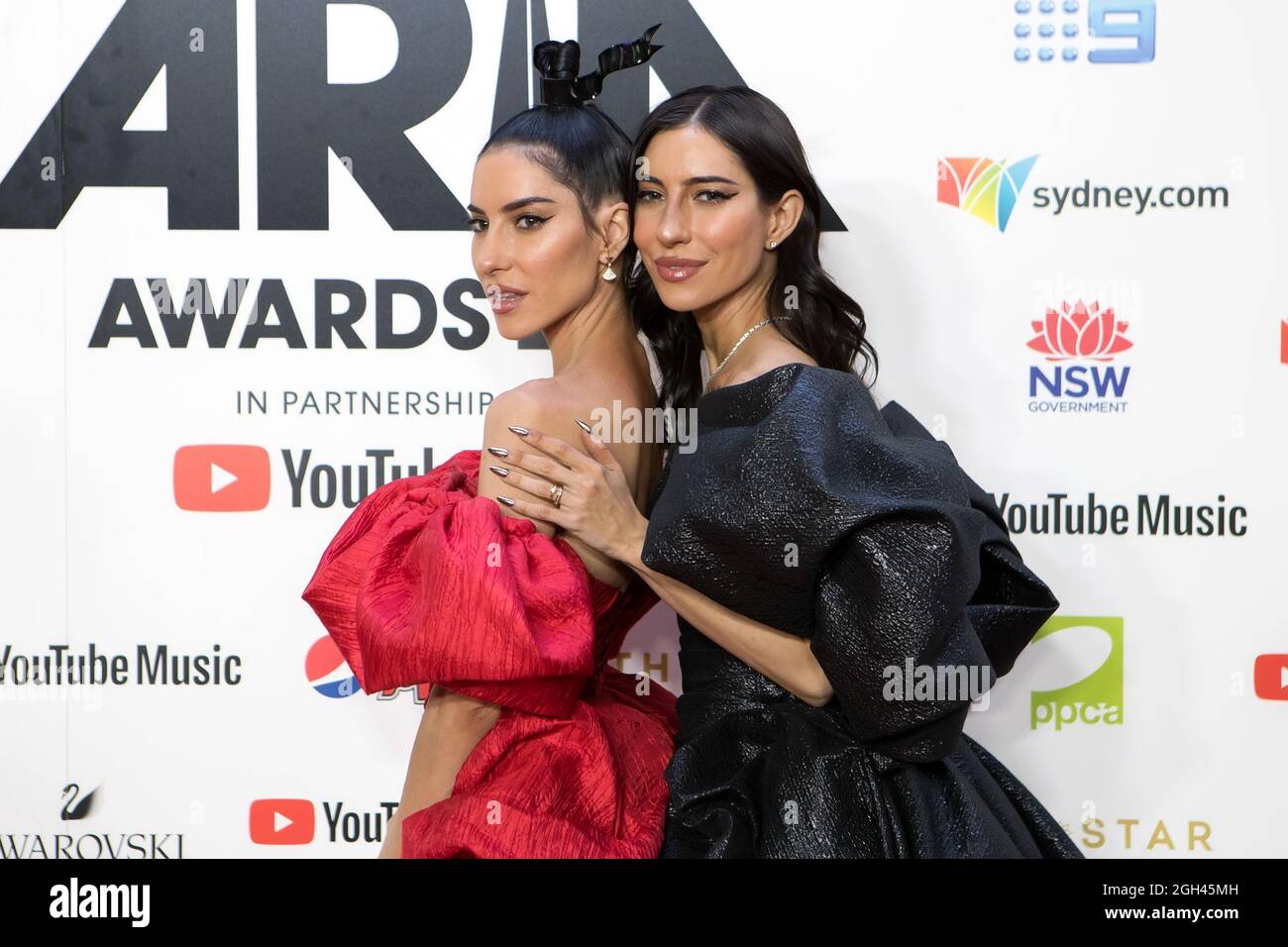Lisa origliasso and jessica origliasso the veronicas hi-res stock ...