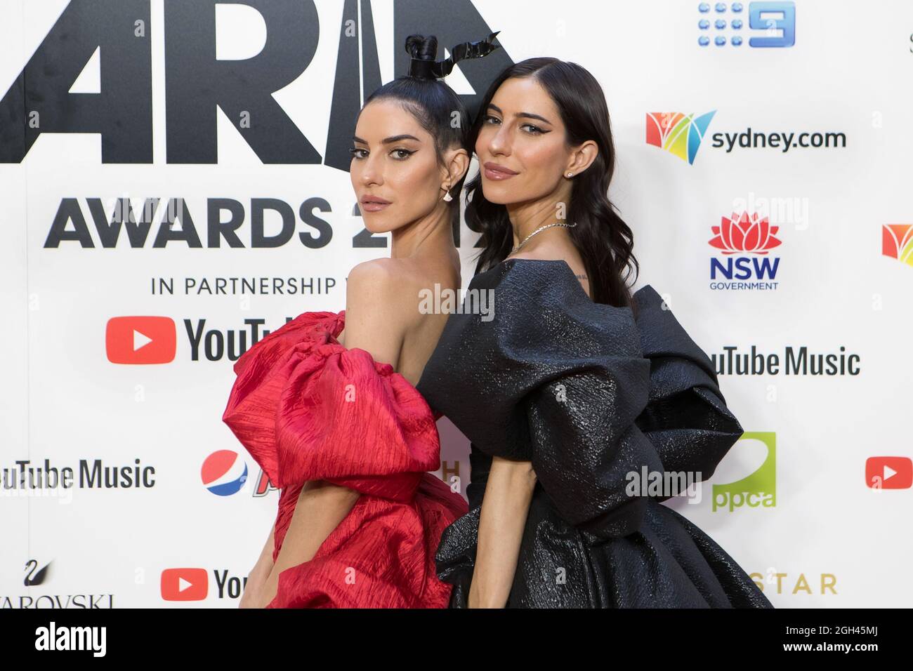 Lisa origliasso and jessica origliasso the veronicas hi-res stock ...