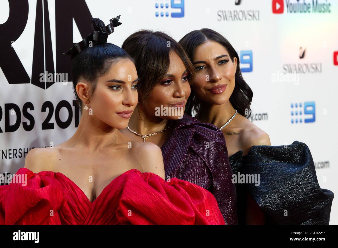 Lisa origliasso and jessica origliasso the veronicas hi-res stock ...