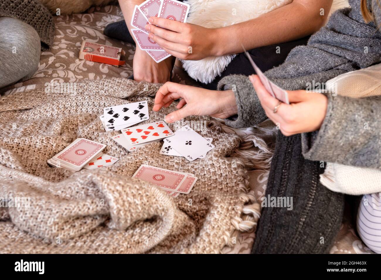 Teen friends playing cards hi-res stock photography and images - Alamy