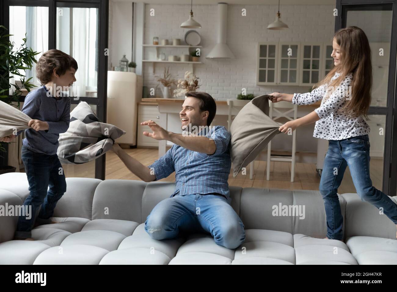 Kids fighting hi-res stock photography and images - Alamy