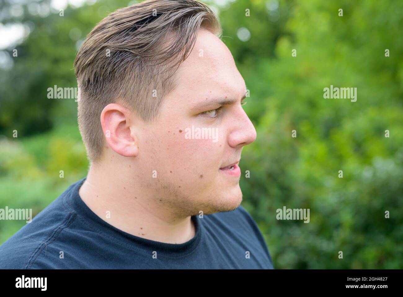 Man turning head hi-res stock photography and images - Alamy