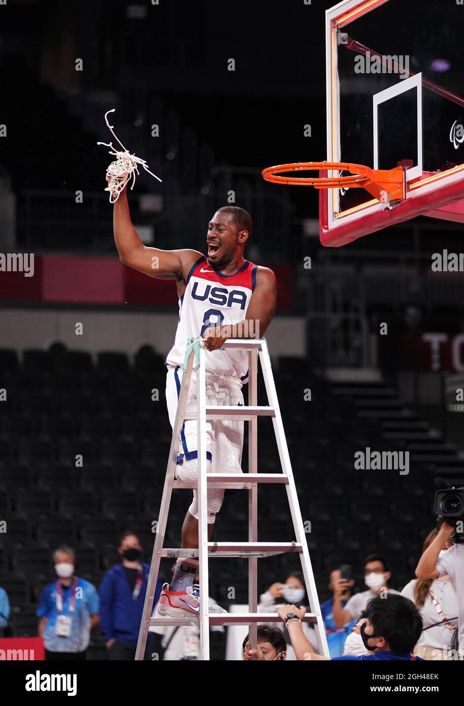 USA's Brian Bell retreives the net after winning in the Men's ...