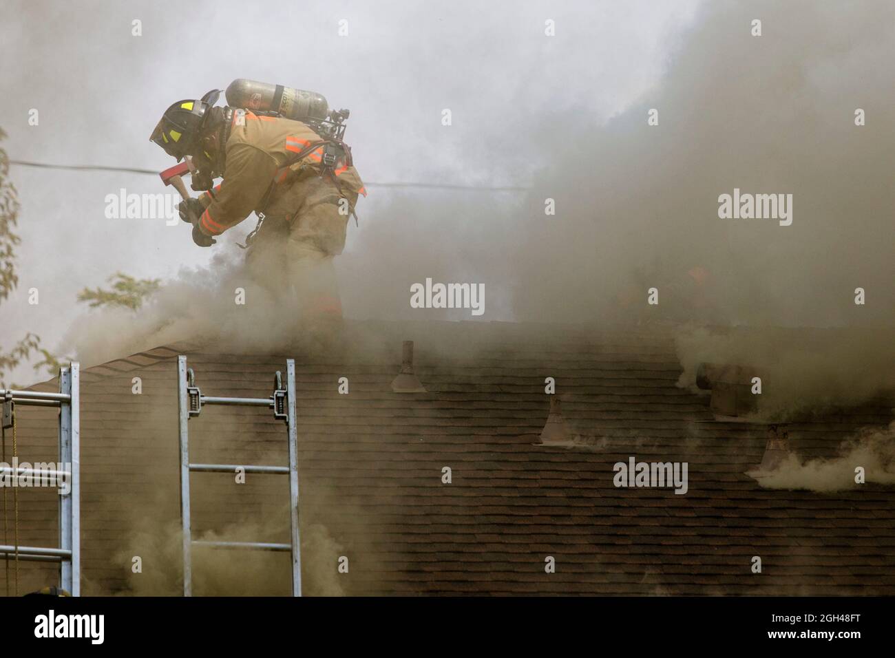 Reno, United States. 04th Sep, 2021. A firefighter uses and axe on the ...