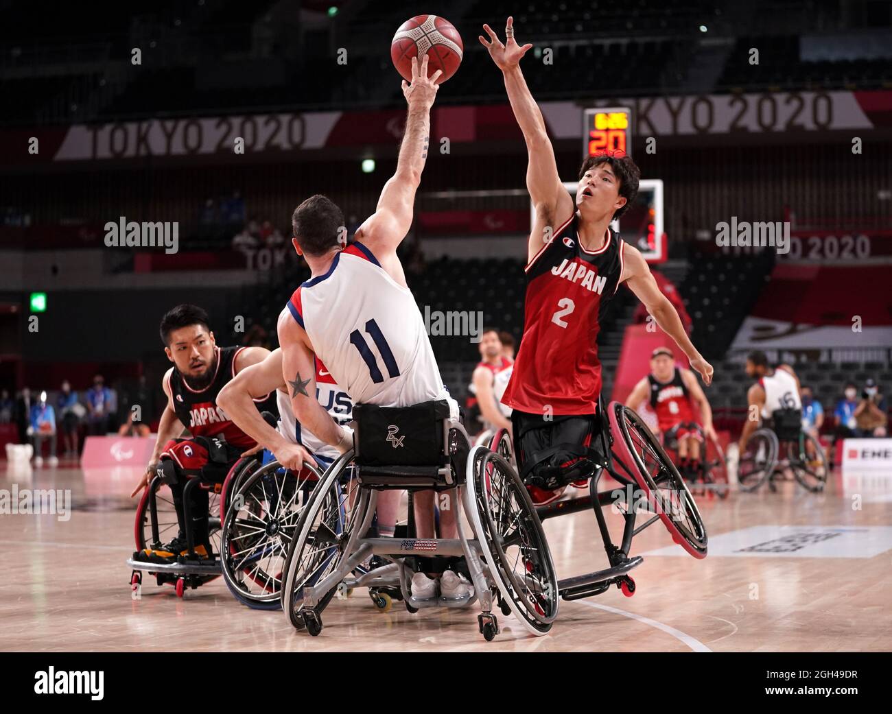 USA's Steve Serio (left) and Japan's Renshi Chokai in the Men's ...