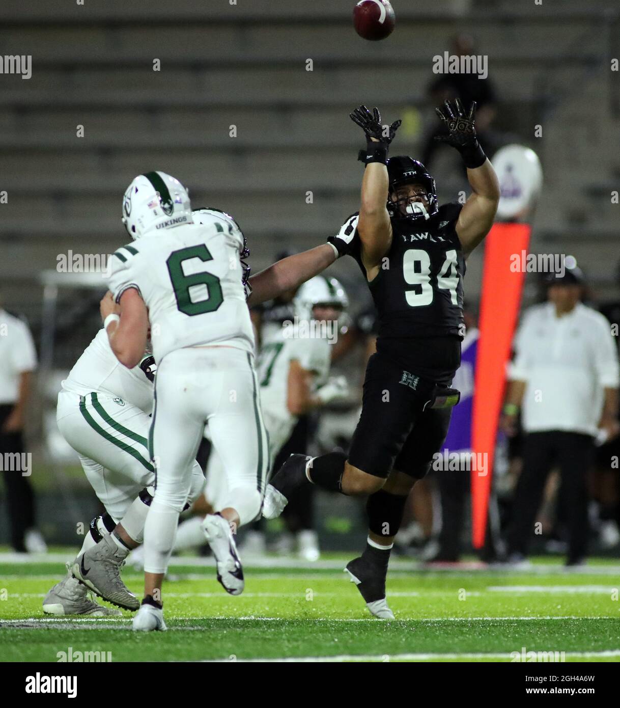 September 4, 2021 - Portland State Vikings quarterback Davis Alexander ...