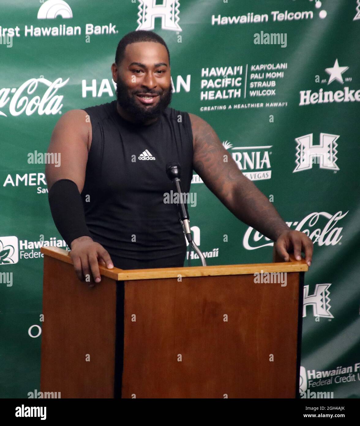 September 4, 2021 - Hawaii Rainbow Warriors defensive lineman DJuan ...