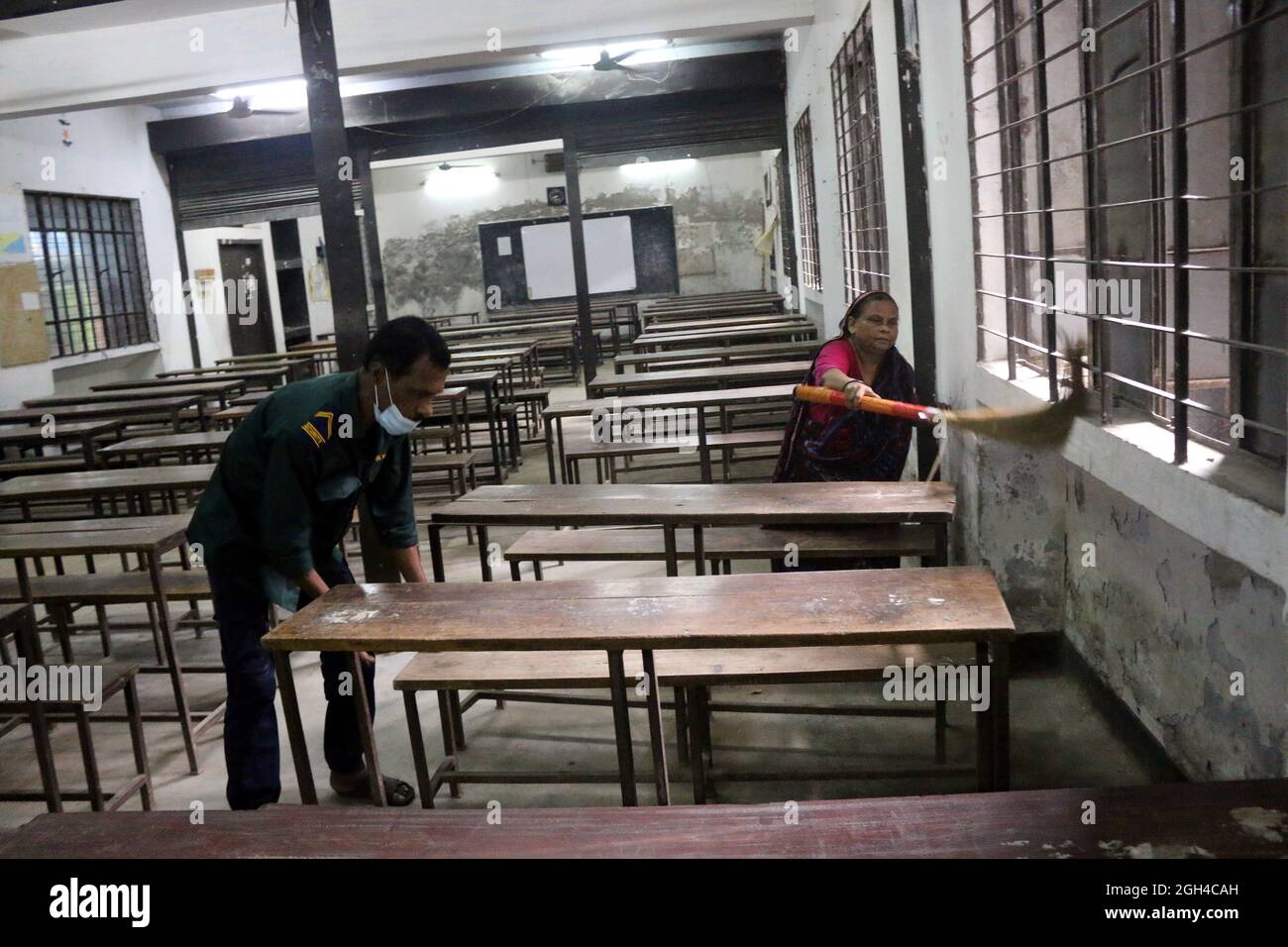 Bangladesh school classroom hi-res stock photography and images - Alamy