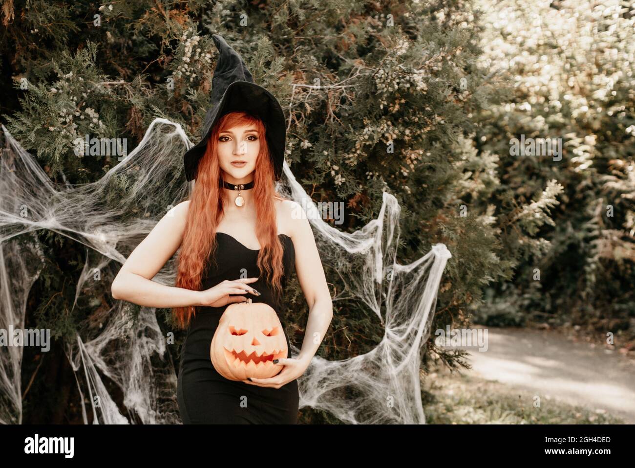 Premium Photo Woman In Witchs Costume Is Conjuring Table Of A Sorceress