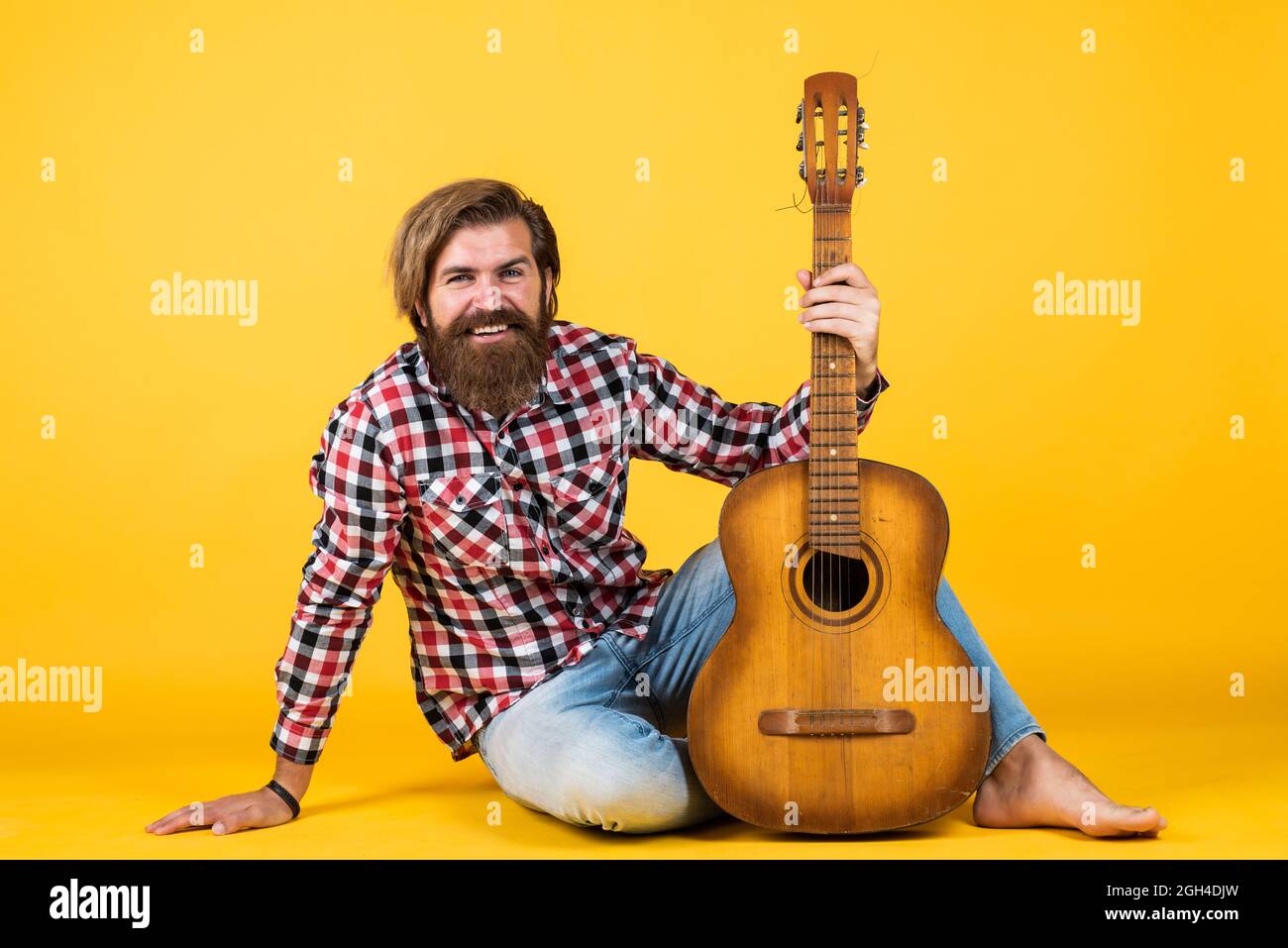 Guitar player on yellow background. Cheerful guitarist. charismatic ...