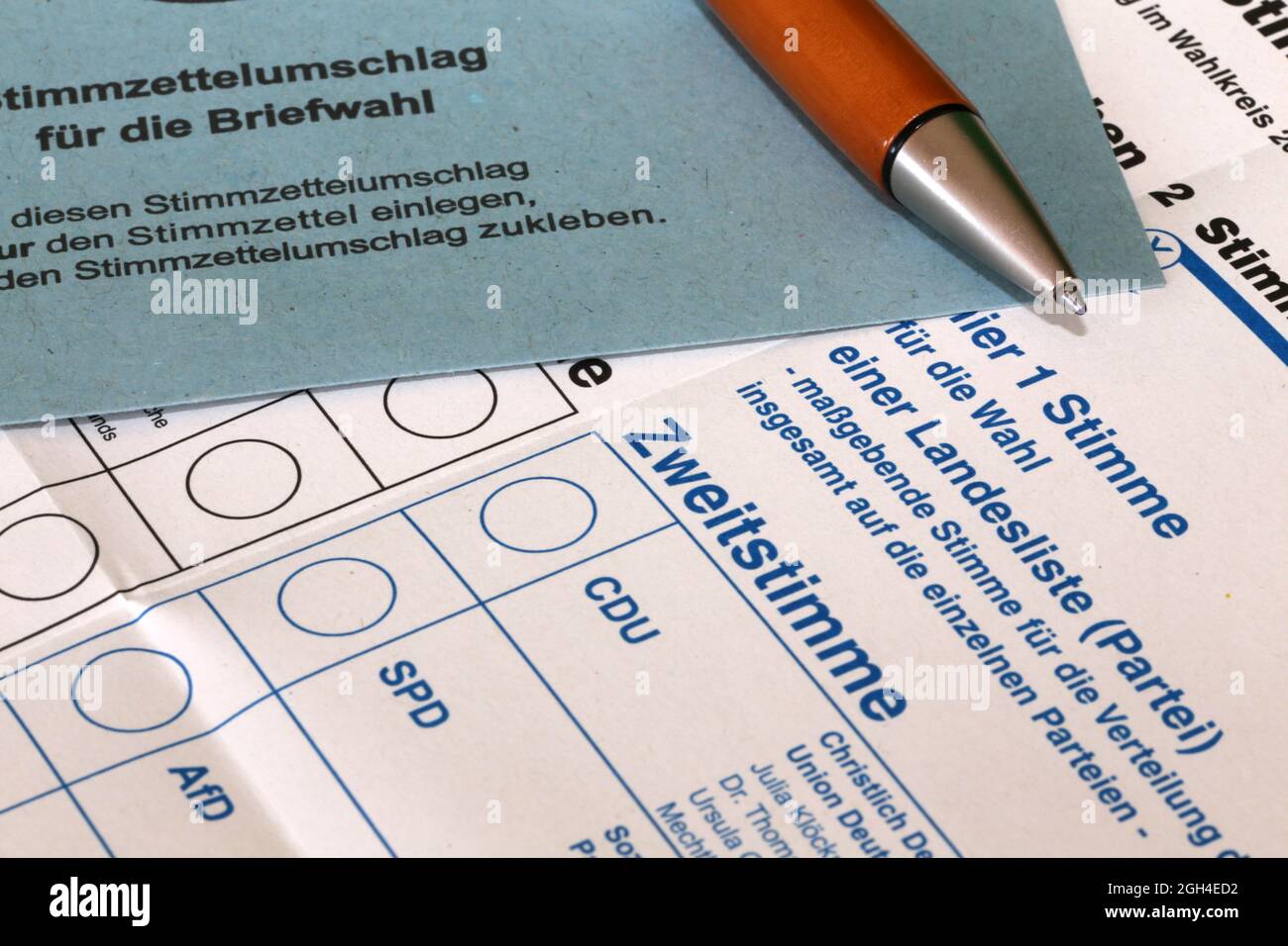 Symbol image of postal voting (Germany): Ballot paper and envelope for ...