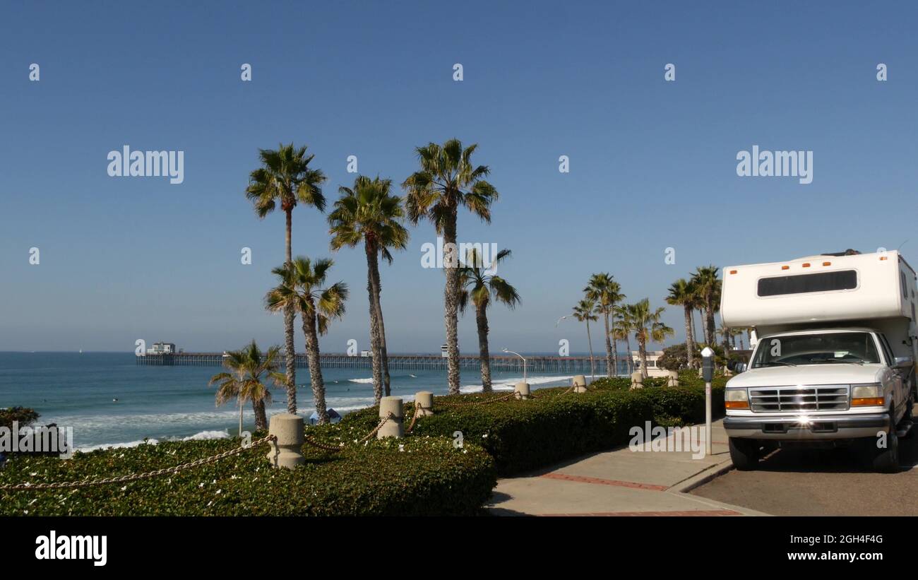 Motorhome trailer or caravan for road trip. Waterfront tropical palm ...