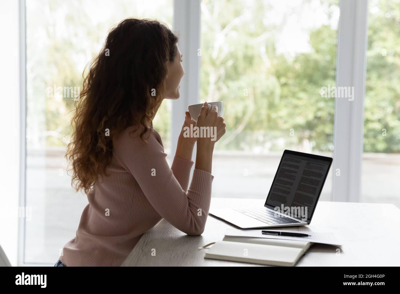 Tea time break of work hi-res stock photography and images - Alamy