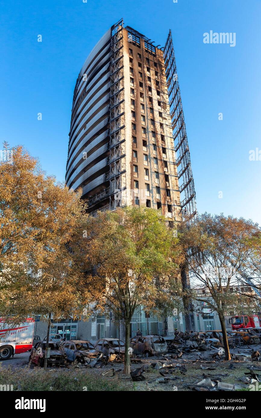 Milan tower fire hi-res stock photography and images - Alamy