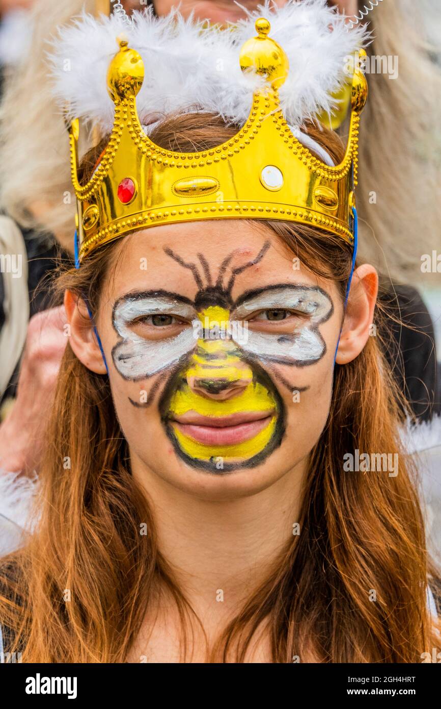 London, UK. 4th Sep, 2021. Save the bees with the queen bee ...