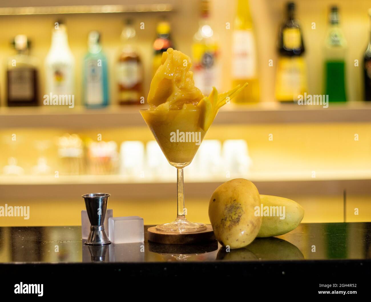 mango lime margarita Stock Photo - Alamy