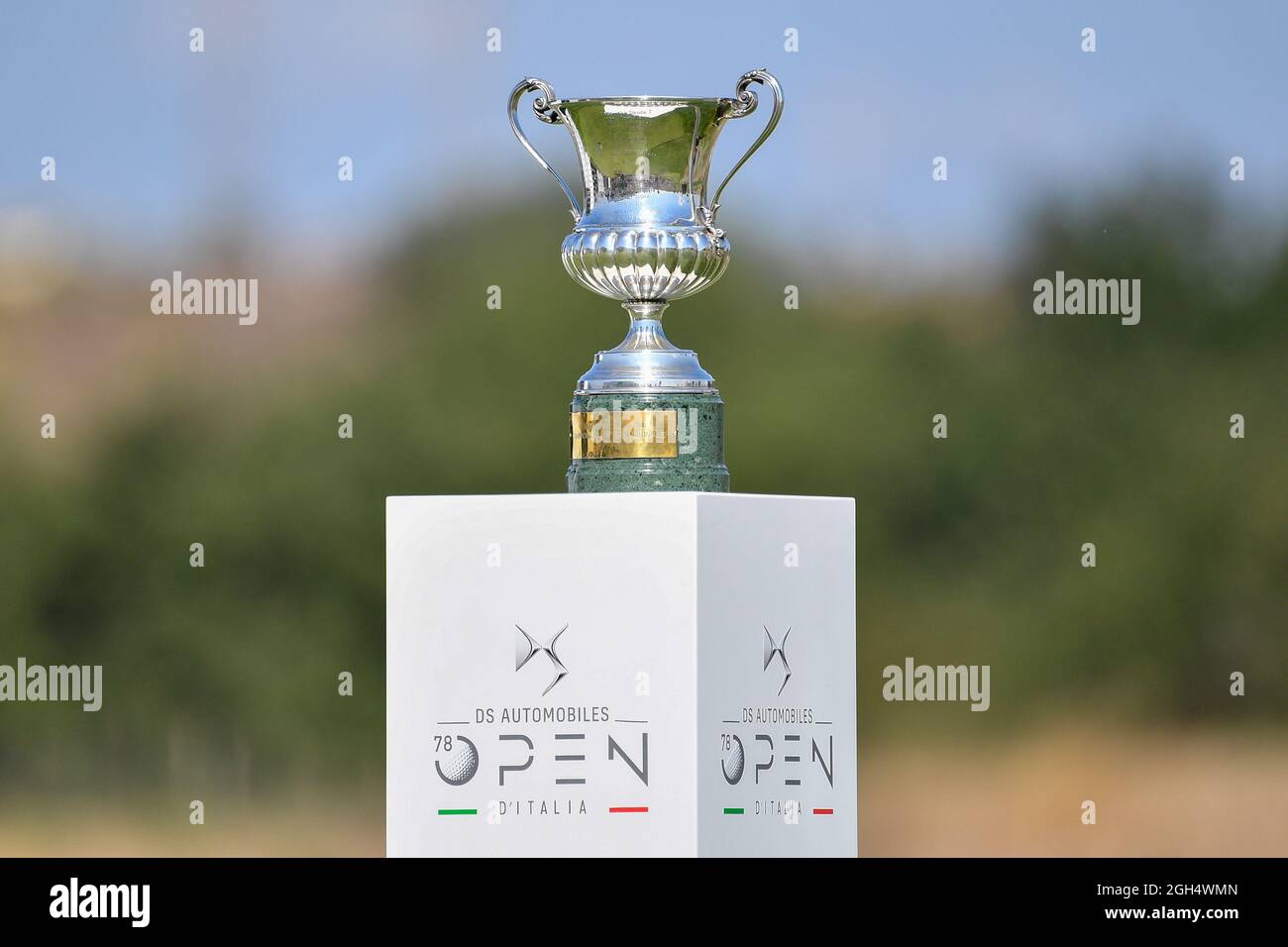 Players championship trophy golf hi-res stock photography and images ...