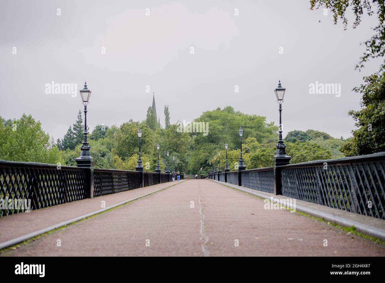 Newcastle tyne autumn trees jesmond dene park hi-res stock photography ...