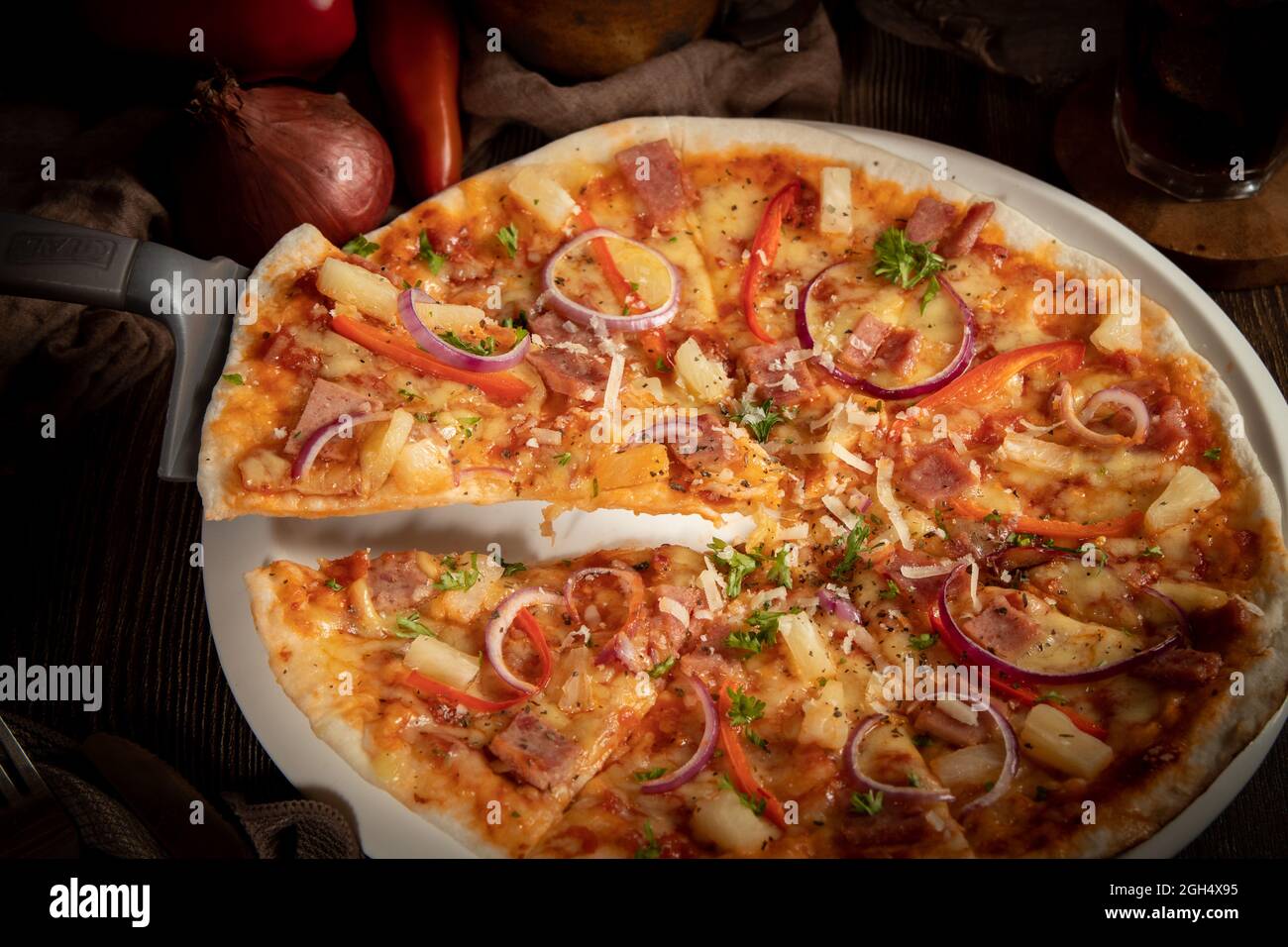 Pizza, pepperoni, Hawaiian Stock Photo - Alamy
