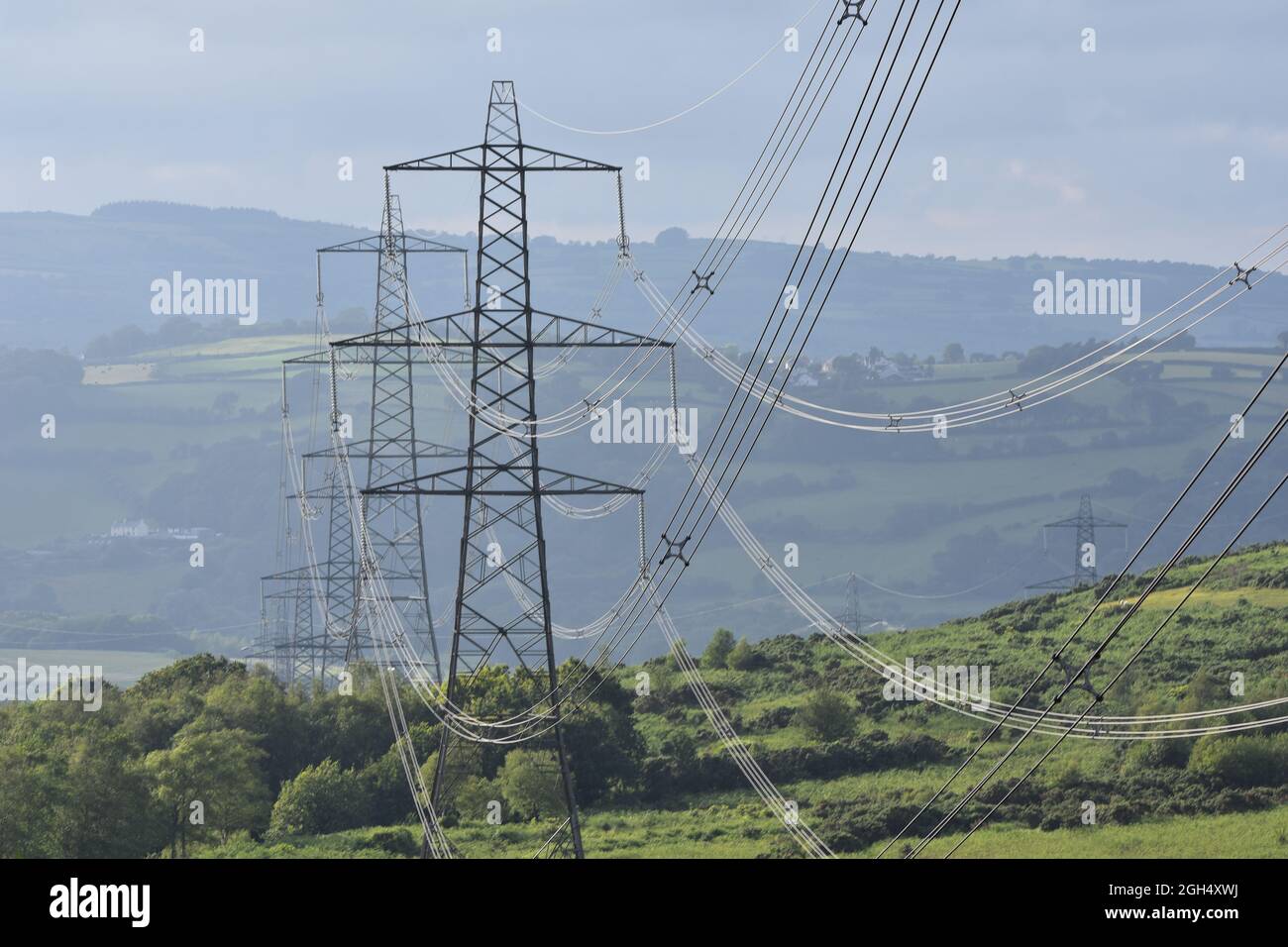 Pylons beautiful countryside uk hi-res stock photography and images - Alamy