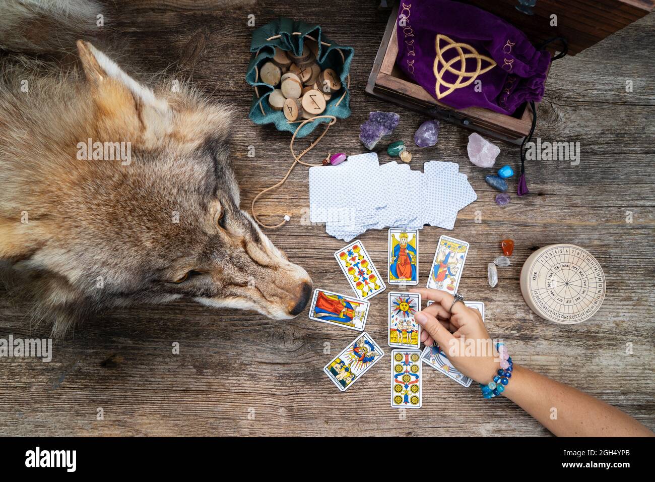 Fortune telling on tarot cards Stock Photo - Alamy