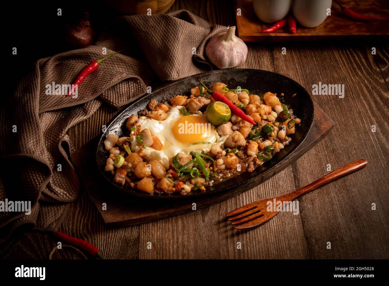 sizzling pork sisig Stock Photo - Alamy