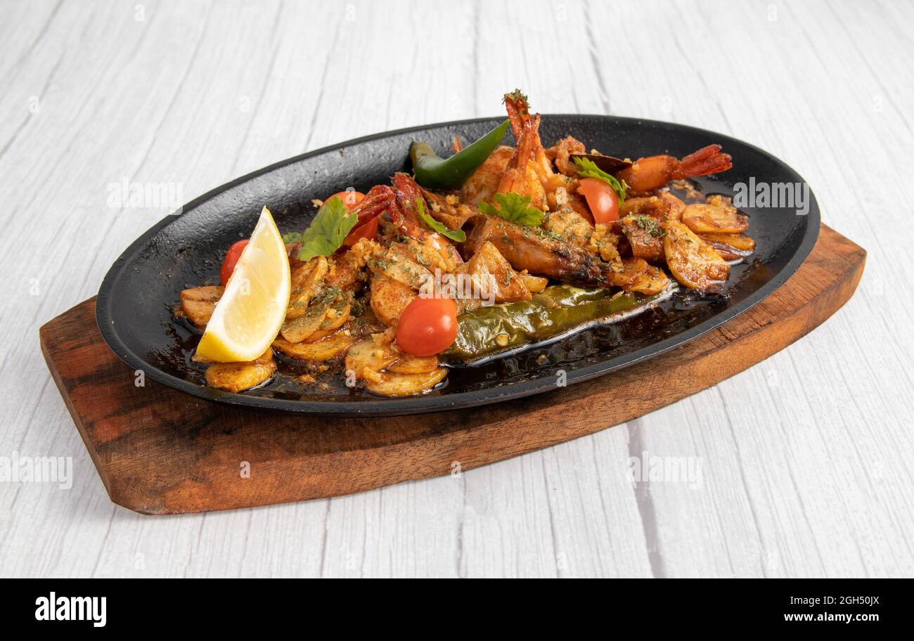 Sizzling fish hi-res stock photography and images - Alamy