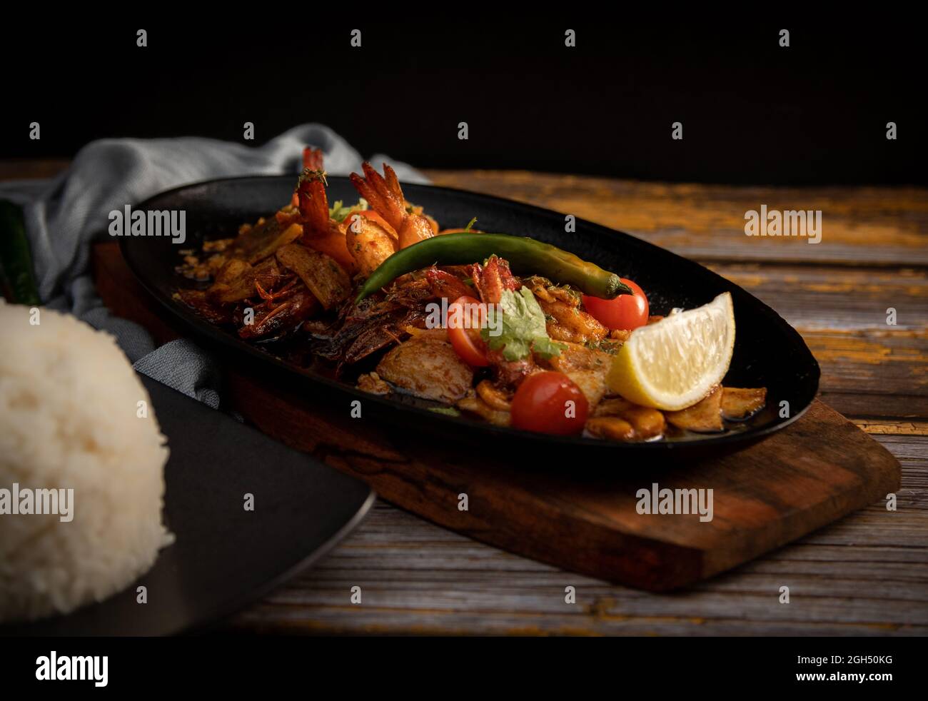 Sizzling shrimp hi-res stock photography and images - Alamy
