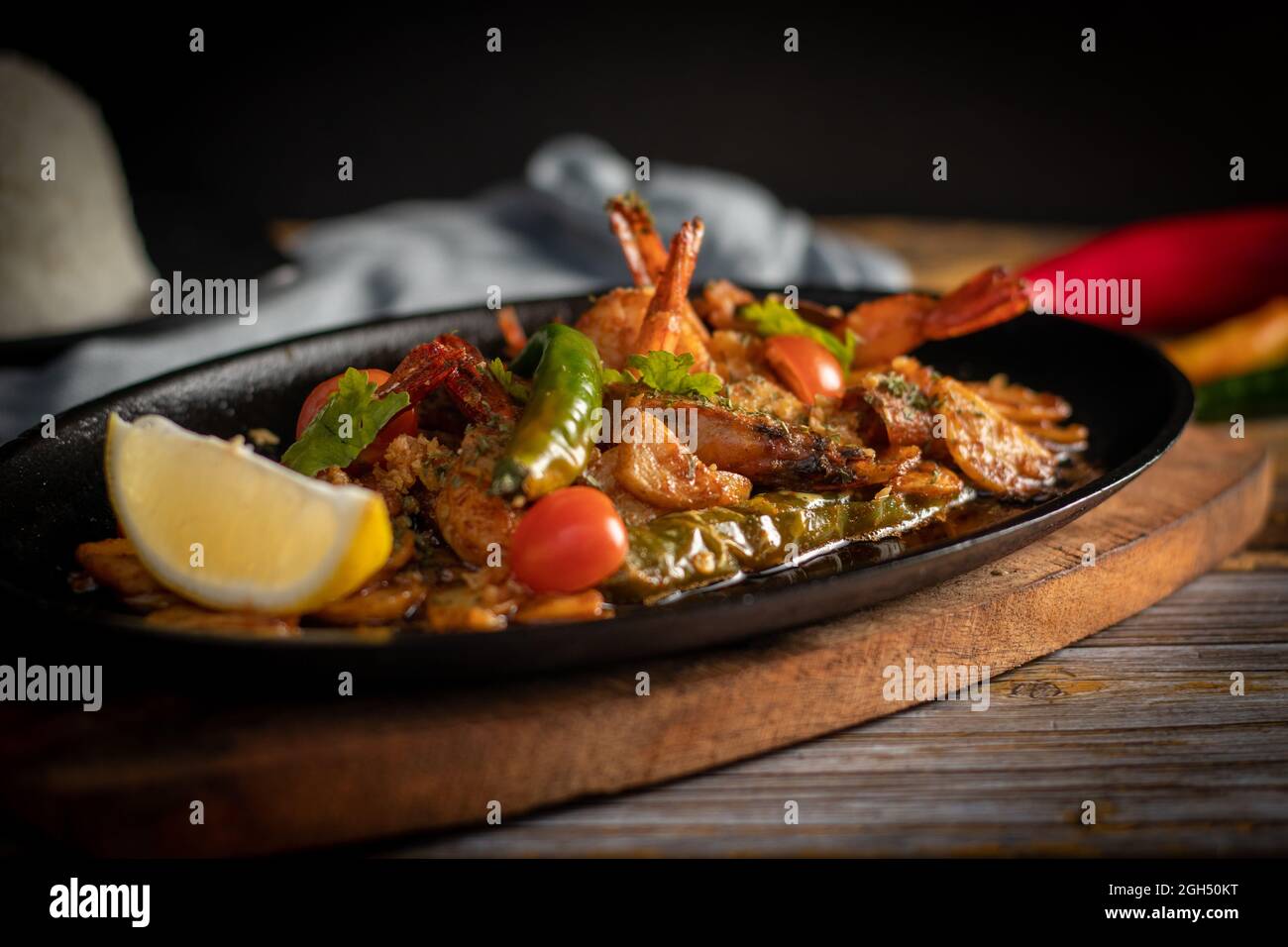 Sizzling shrimp hi-res stock photography and images - Alamy
