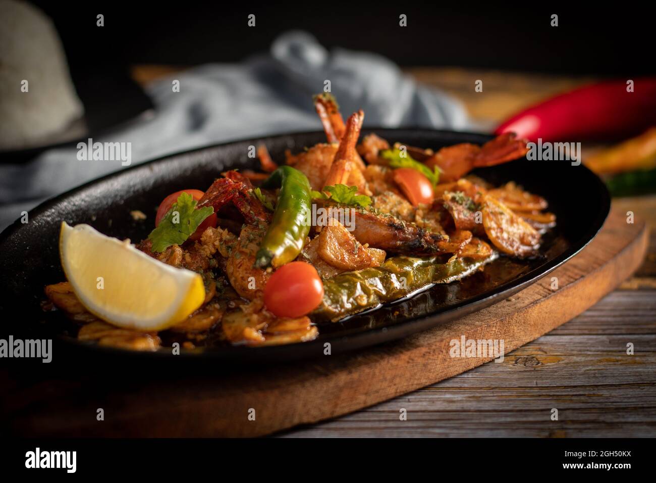 Sizzling fish hi-res stock photography and images - Alamy