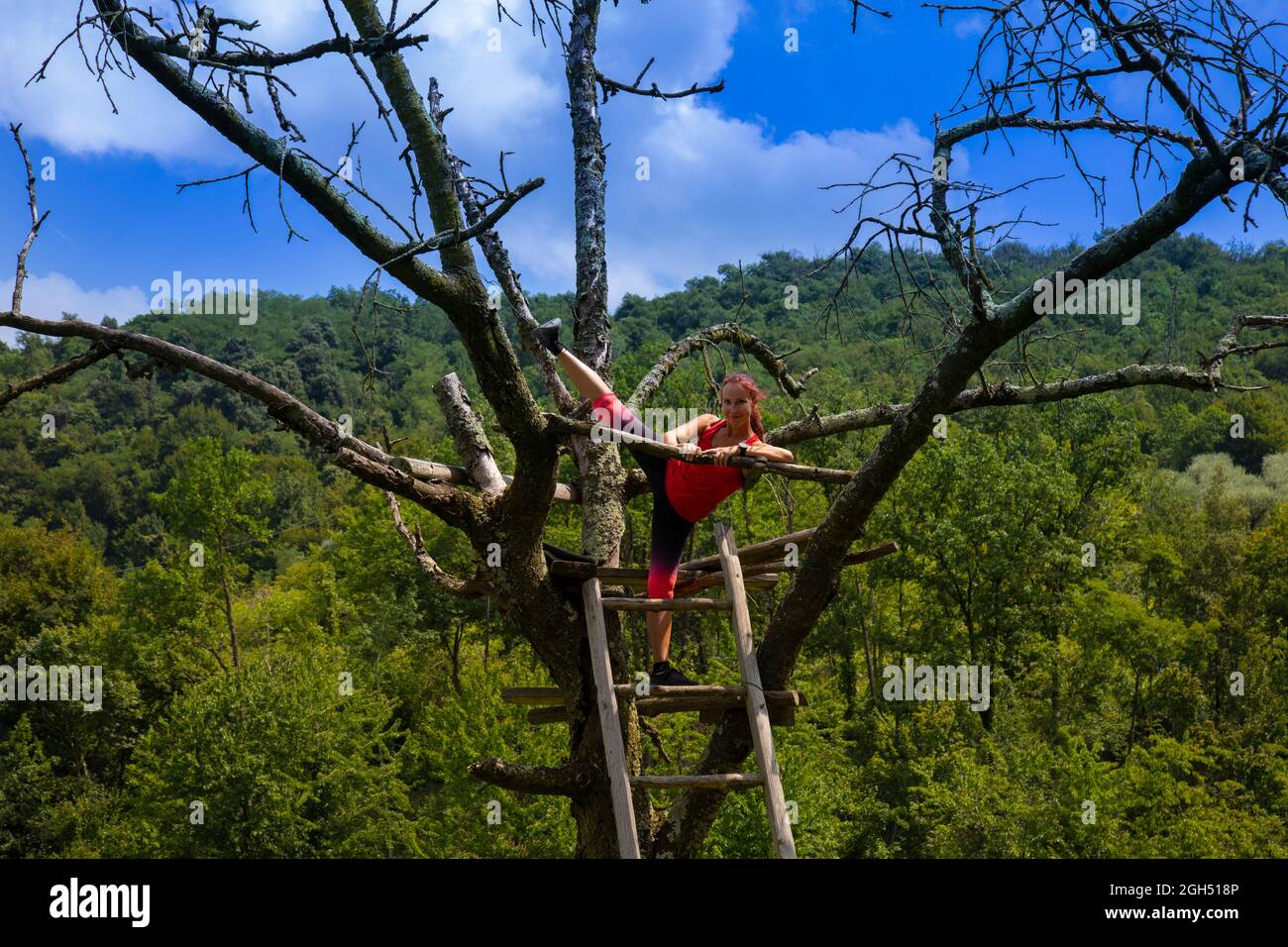 Karate woman kick hi-res stock photography and images - Alamy