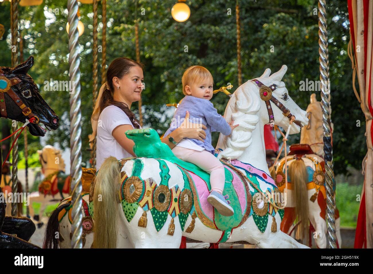 Mother and daughter ride the carousel hi-res stock photography and ...