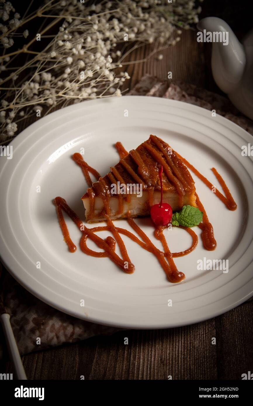 slice of cake, leche plan Stock Photo - Alamy