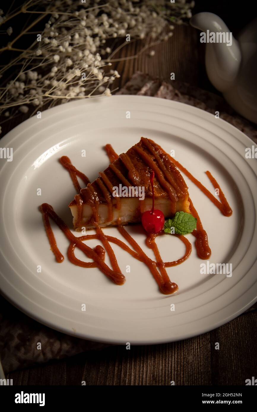 slice of cake, leche plan Stock Photo - Alamy