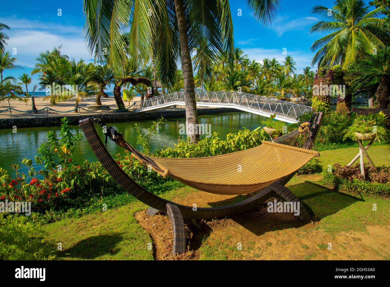 Cradle wooden wood tree hi-res stock photography and images - Alamy