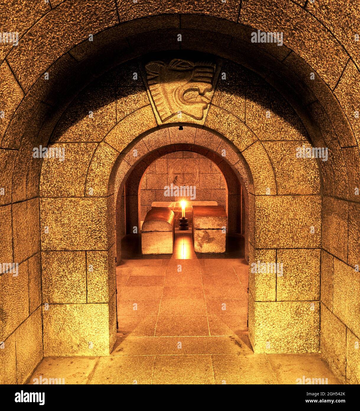 Stone coffin coffins hi-res stock photography and images - Alamy