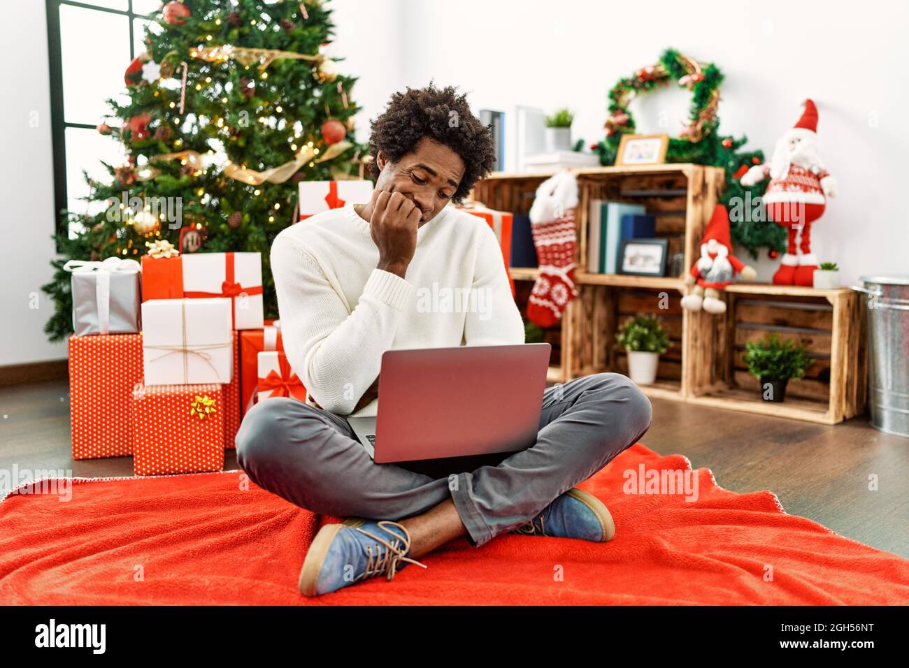 Man christmas shopping panic hi-res stock photography and images - Alamy