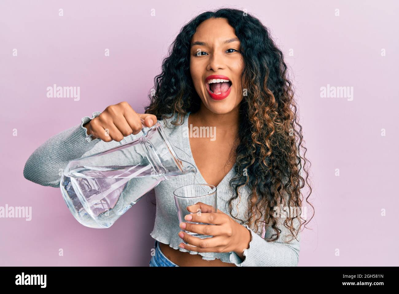 Water pouring out of mouth hi-res stock photography and images - Alamy