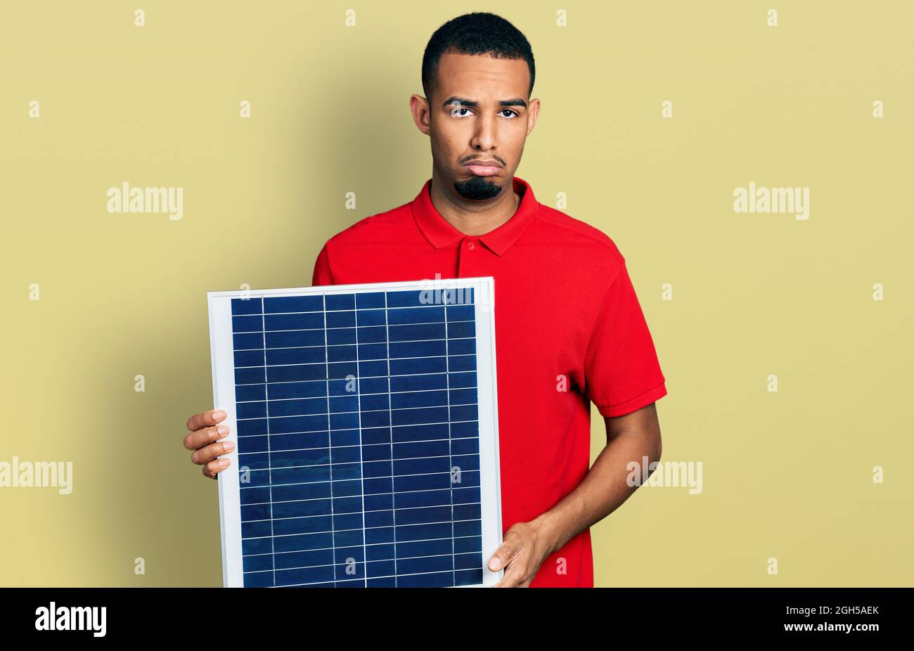African man holding solar panel hi-res stock photography and images - Alamy