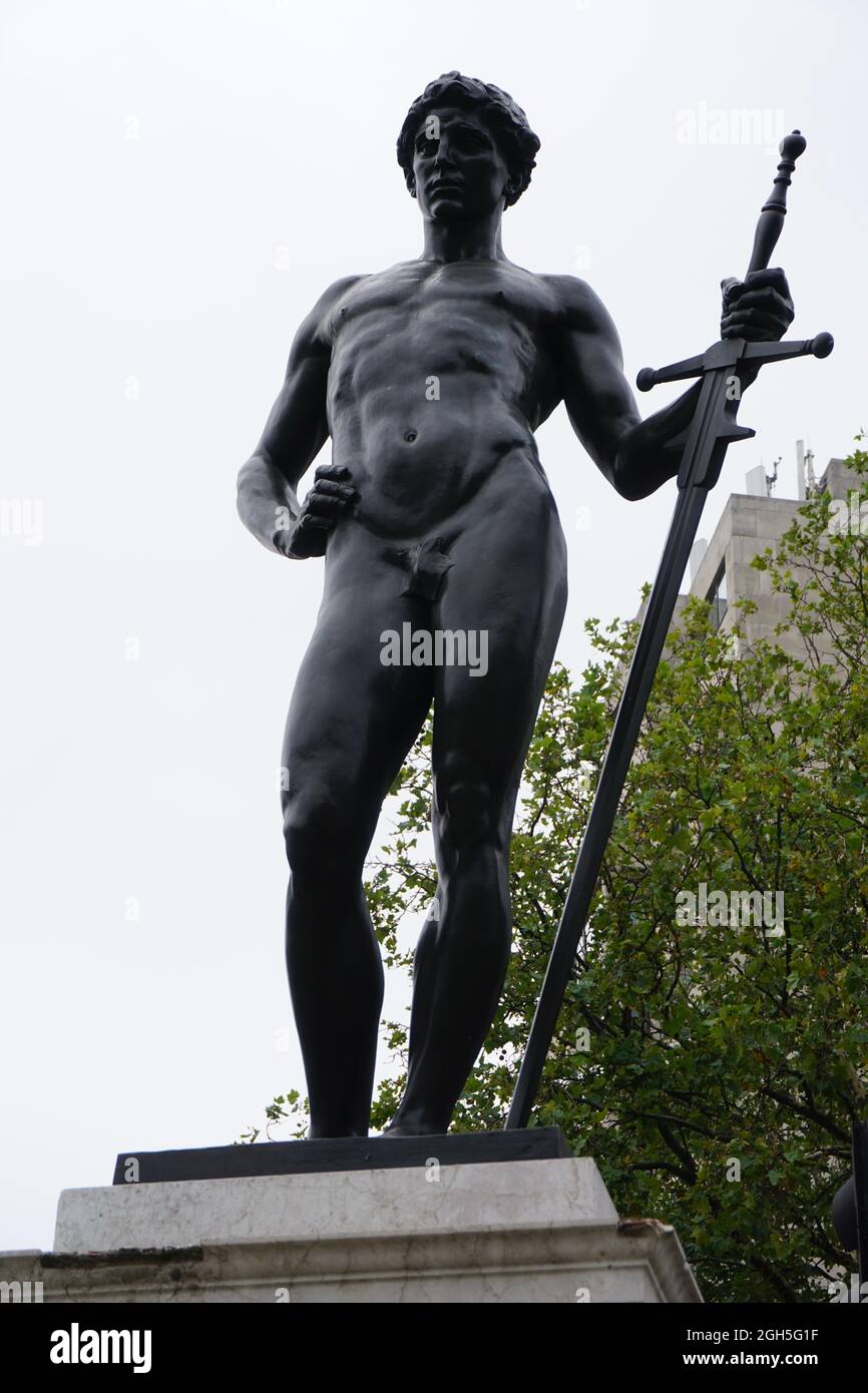 The boy david statue hi-res stock photography and images - Alamy