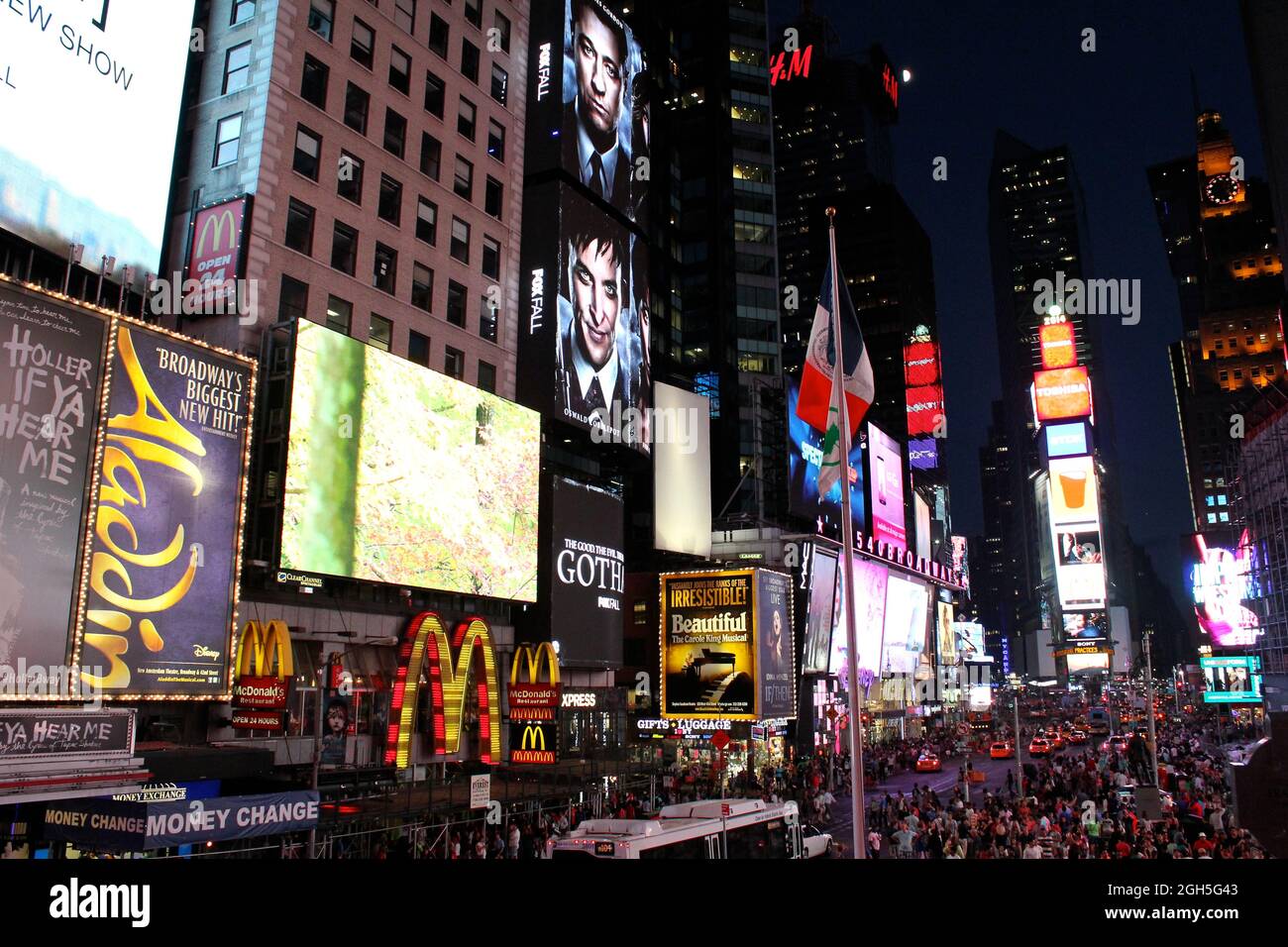 Times square 2014 view hi-res stock photography and images - Alamy