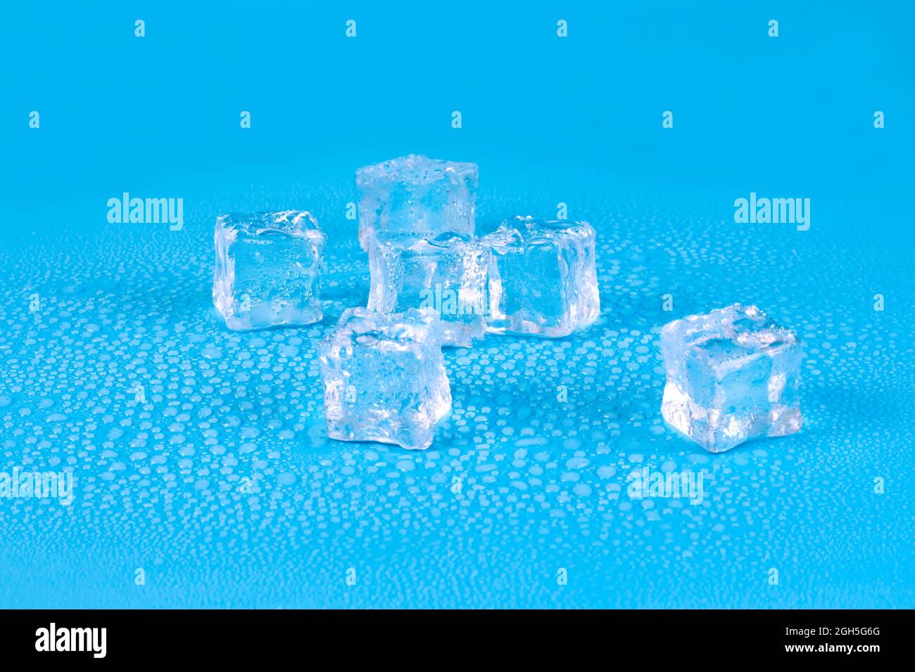 Five ice cubes for drinks with water drops Stock Photo - Alamy