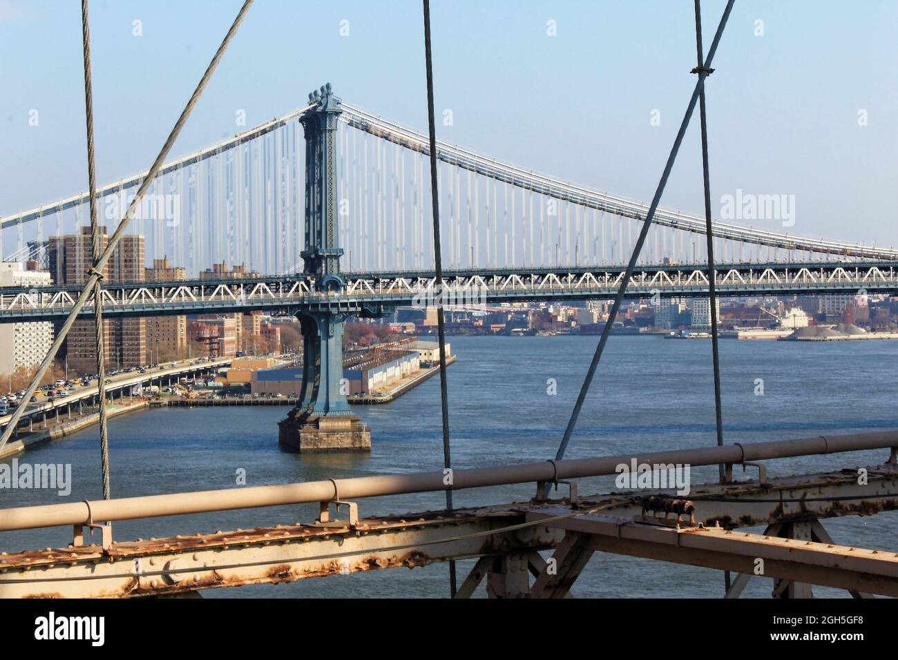 George washington bridge and manhattan skyline hi-res stock photography ...