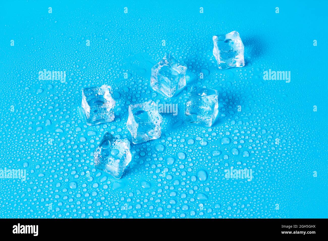 Six ice cubes for drinks Stock Photo - Alamy