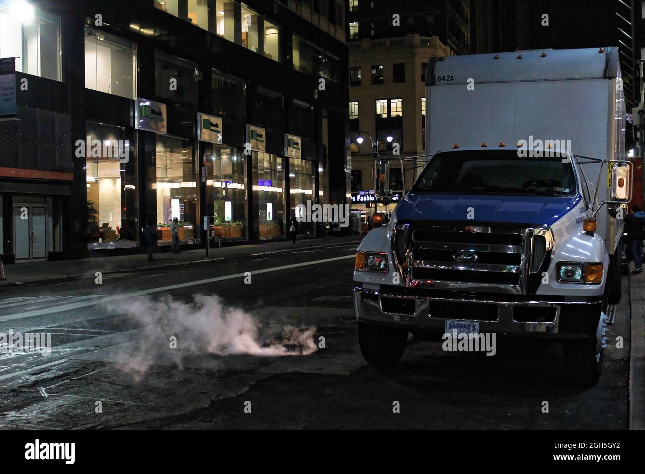 Manhattan taxi smoke hi-res stock photography and images - Alamy