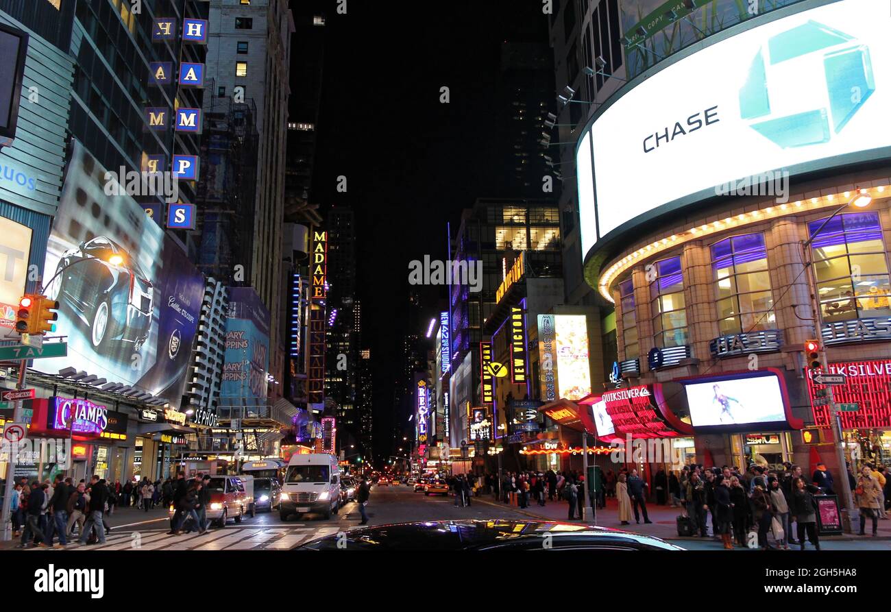 New York, USA - November 20, 2010: Times square busy with pedestrians ...