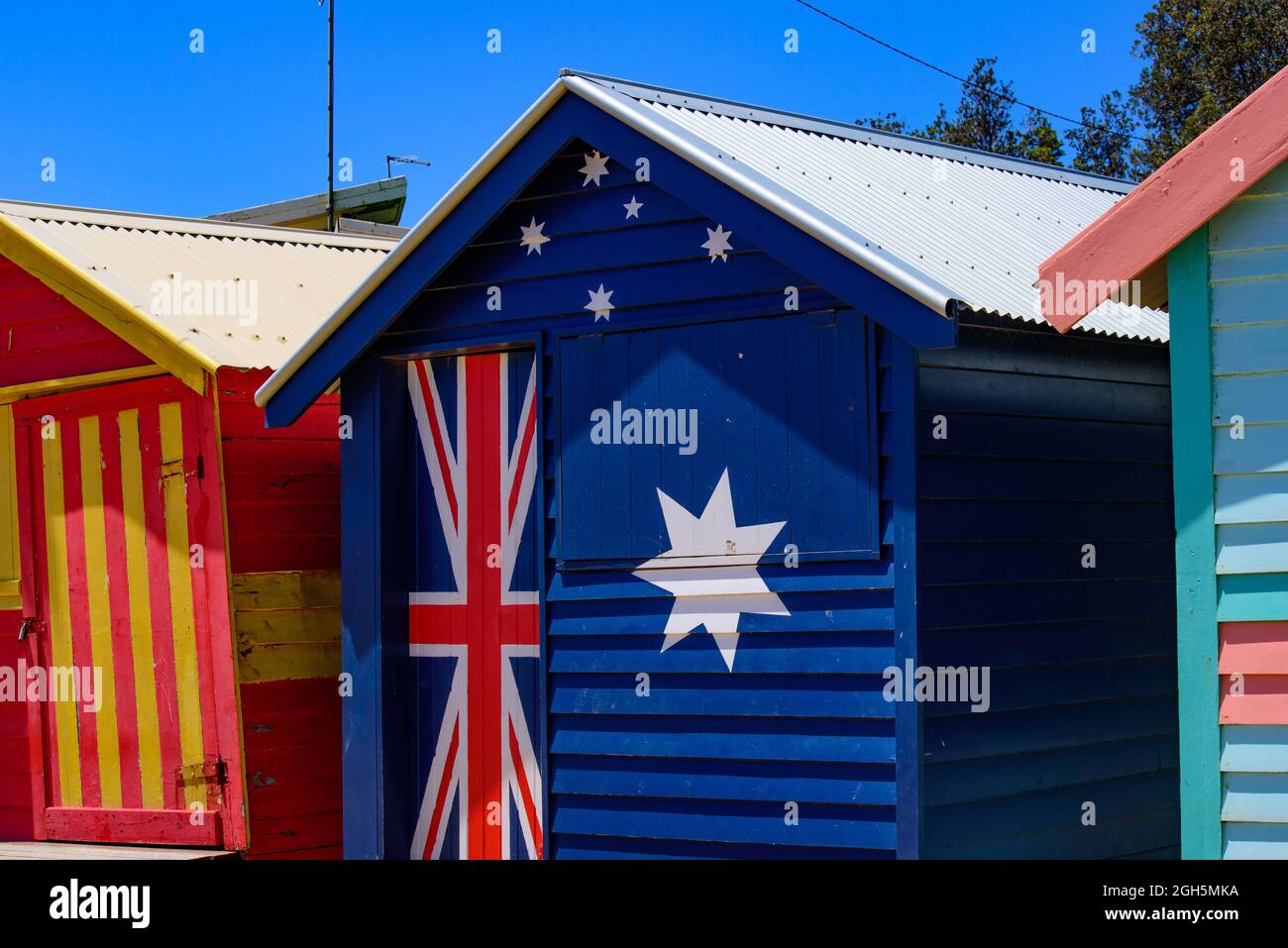 Brighton beach bathing boxes hi-res stock photography and images - Alamy
