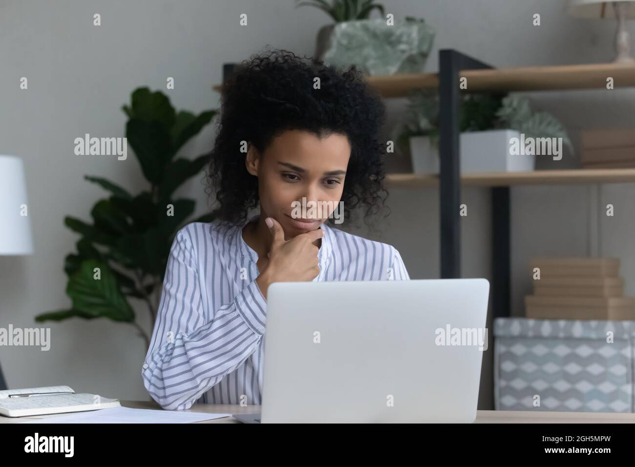 Woman reading letter pensive hi-res stock photography and images - Alamy