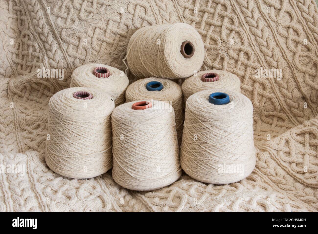Weaving knitting hi-res stock photography and images - Alamy