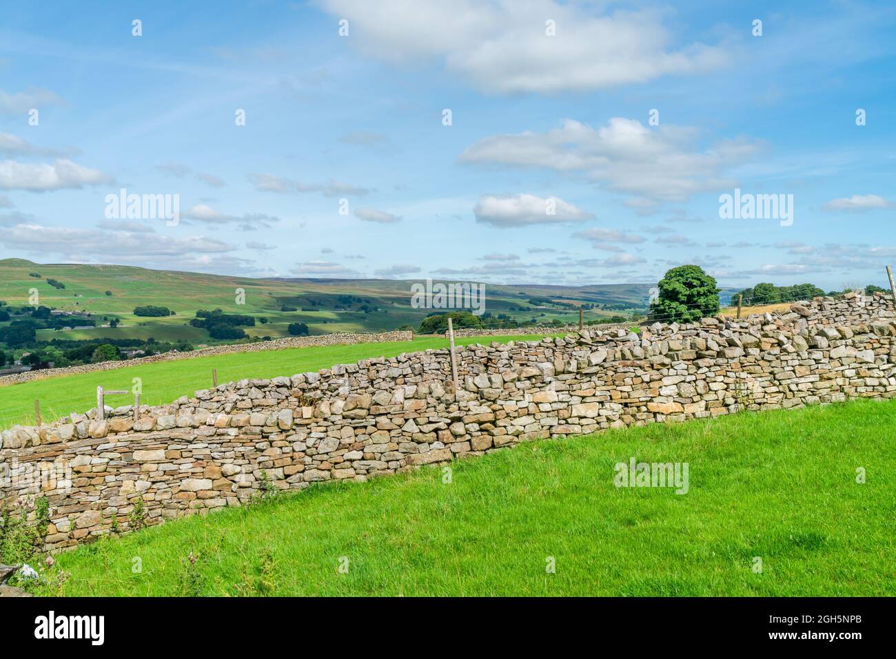 Beautiful rural landscape in Yorkshire Dales around Hawes, North ...